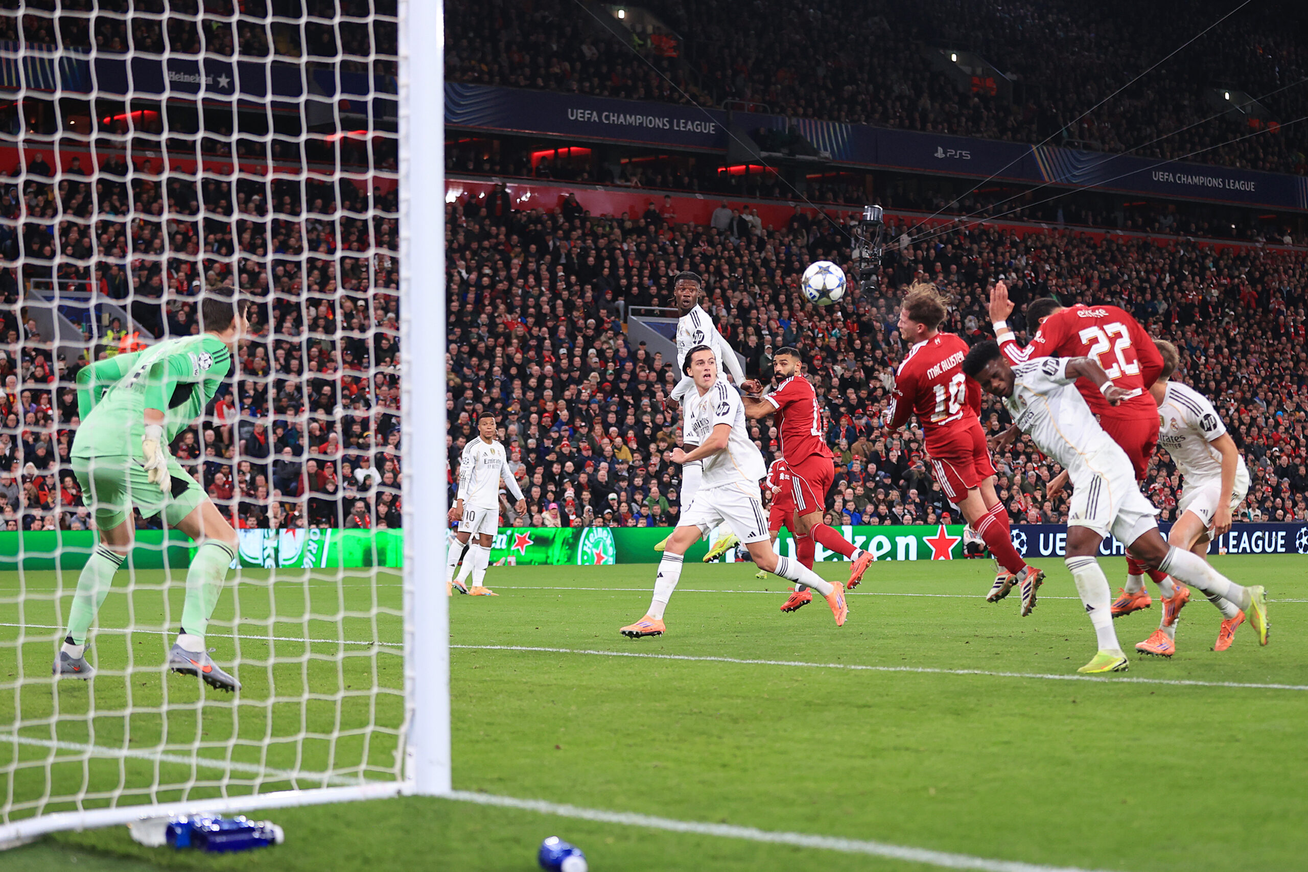 Real Madrid konkurrerer med Manchester United om to spillere - Real ...